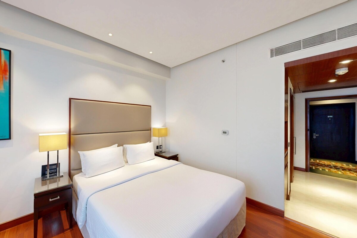 Minibar, cofre no quarto, secretária 