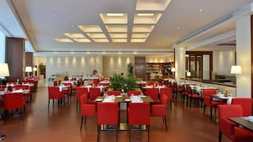 Pequeno-almoço tipo buffet diário (850 INR por pessoa)