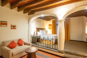 Suite Júnior | 1 quarto, edredões de penas, cofre no quarto, secretária 