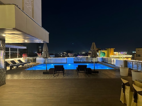 Hotel Atulyaa Taj