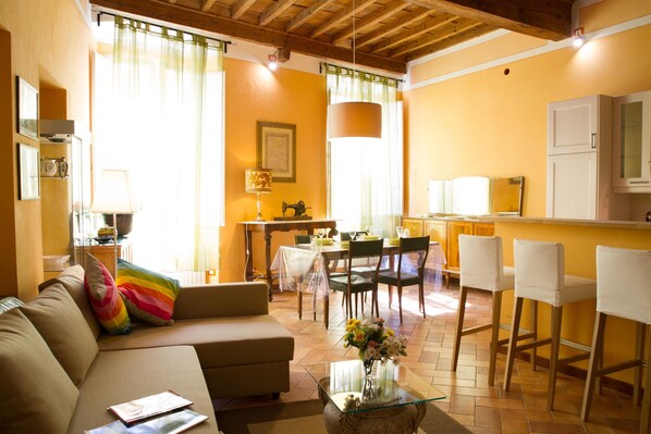 Apartamento básico, 1 quarto, vista para a cidade | Cozinha privada | Refrigerador em uma área comum