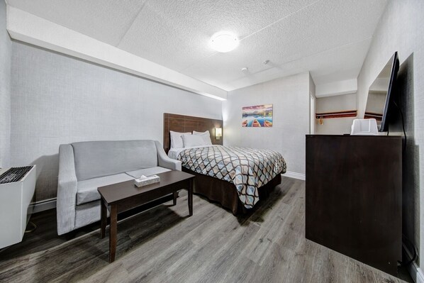Quarto standard, 1 cama Queen, para não fumantes | Escrivaninha, ferros/tábuas de passar roupa, Wi-Fi de cortesia