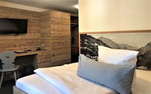 Quarto Individual Comfort | Roupa hipoalergénica, cofre no quarto, secretária, Wi-fi grátis 