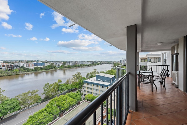 Three Bedroom Apartment | Vista para a água