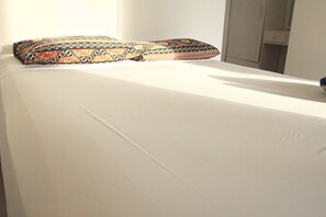 Quarto casal standard | Wi-Fi de cortesia, roupa de cama