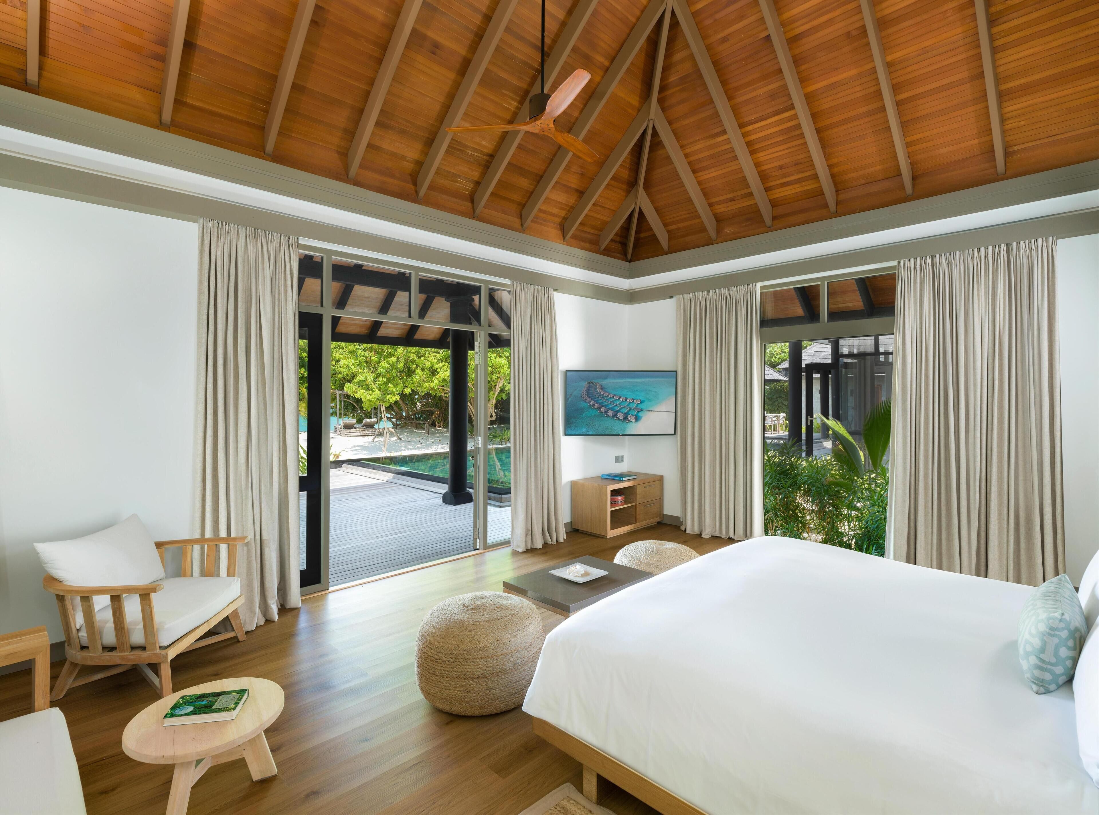 2 Bedroom Beach Pool Residence I Complimentary Seaplane for 5 nights I One Premium Experience | Roupa de alta qualidade, edredões de penas, minibar, cofre no quarto 