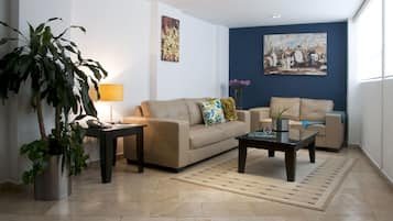 Suite, 1 quarto | Roupa de alta qualidade, camas de colchão pillowtop, minibar