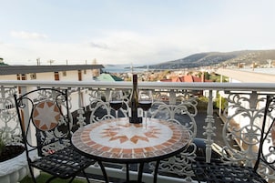 Quarto, 1 cama queen-size (The Cavell Room ) | Vista para a praia ou o mar