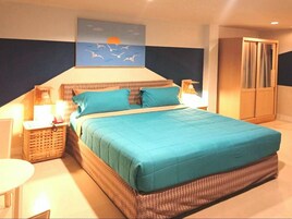 Quarto, 1 cama Queen | Frigobar, cofres nos quartos, individualmente mobiliados