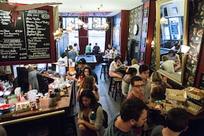 Café da manhã continental todos os dias mediante uma taxa