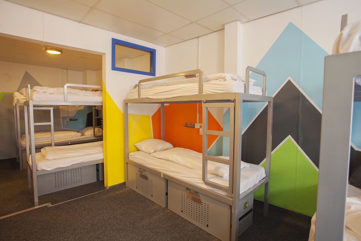 Com decoração personalizada, quartos insonorizados, Wi-fi grátis