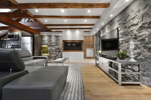 Penthouse de Luxo, 2 quartos | Sala de estar | Televisor LED de 37 polegadas com canais por cabo, televisor 