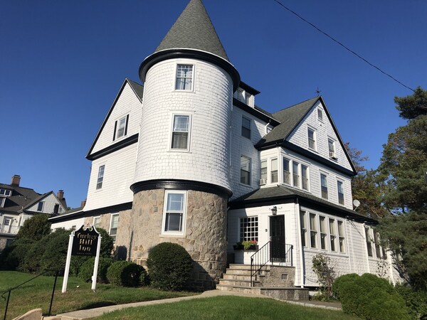 Turkey Hill Inn - Livingston, NJ