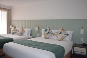 Suíte estúdio executiva | Escrivaninha, espaço de trabalho para notebook