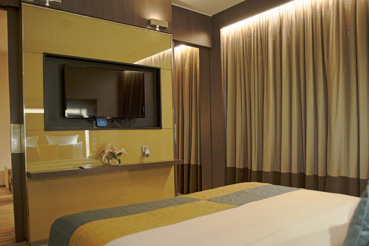 Suíte premier, 1 cama King, acesso ao Club Lounge | Roupas de cama premium, edredons de pluma, frigobar, cofres nos quartos
