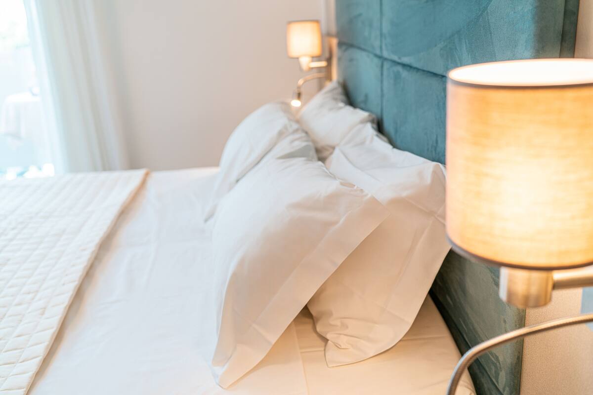 Cofres nos quartos, escrivaninha, Wi-Fi de cortesia, roupa de cama