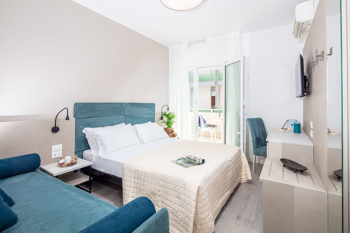 Cofres nos quartos, escrivaninha, Wi-Fi de cortesia, roupa de cama