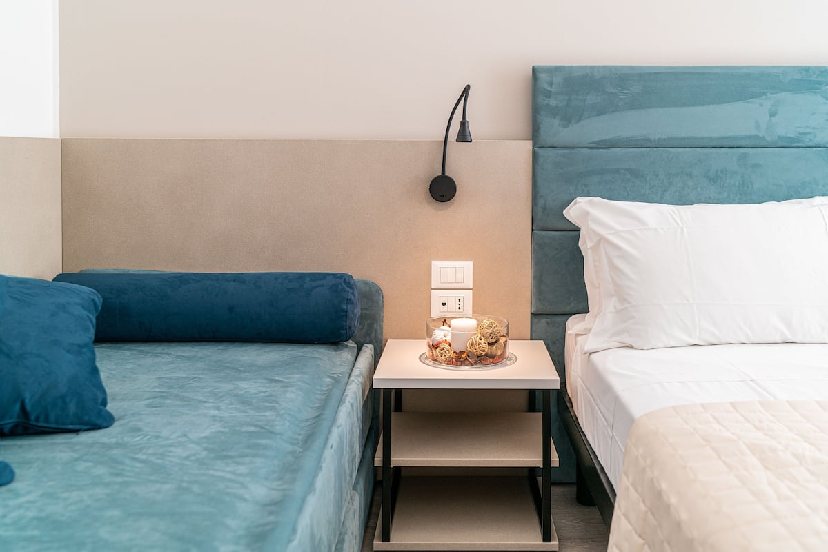 Cofres nos quartos, escrivaninha, Wi-Fi de cortesia, roupa de cama