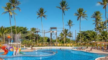 4 piscinas externas, guarda-sóis, espreguiçadeiras