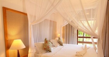 Cofres nos quartos, individualmente decorados, cortinas blackout