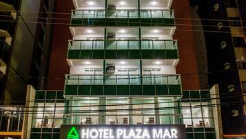 Fachada do alojamento (tarde/noite)