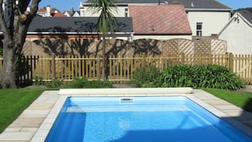 Piscina exterior sazonal