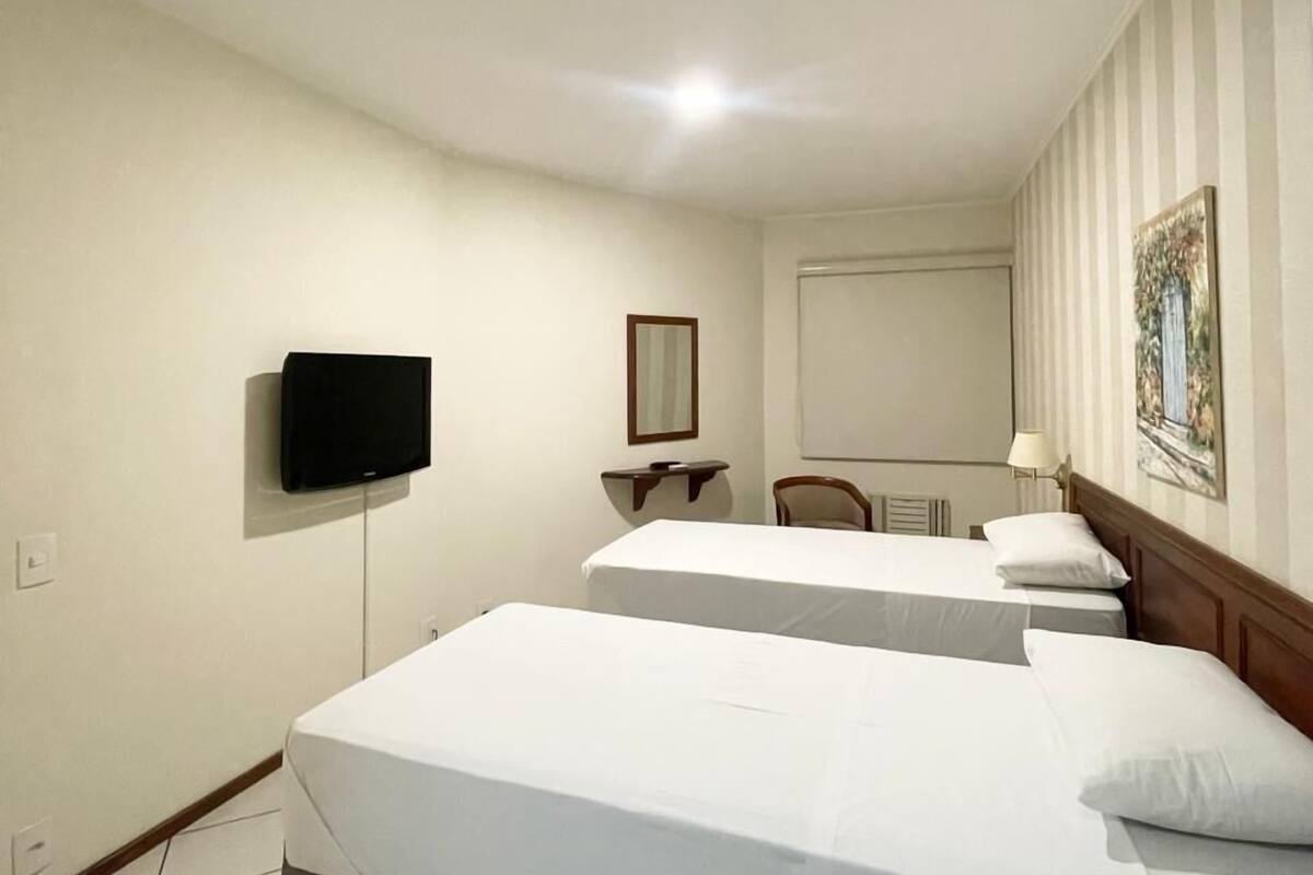Quarto Twin Superior | Minibar, secretária, Wi-fi grátis, roupa de cama fornecida 