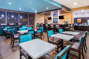 Café da manhã com buffet grátis todos os dias