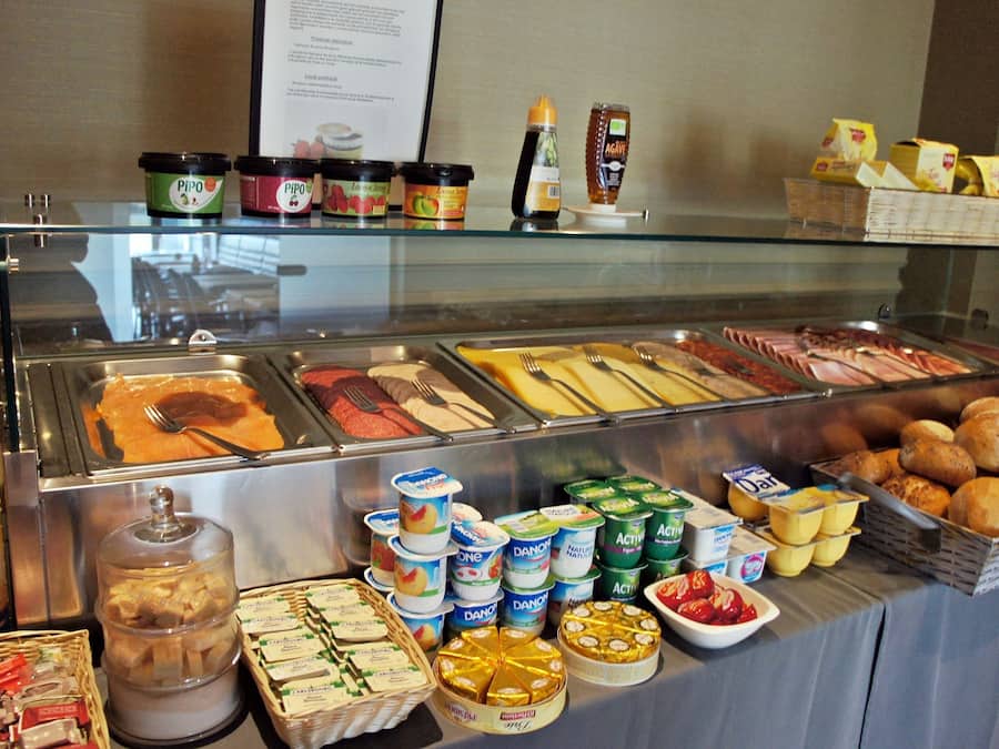 Pequeno-almoço completo diário (22 EUR por pessoa)