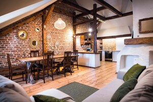 Deluxe Loft with Air Conditioning - 70 m2 | Refeições no quarto