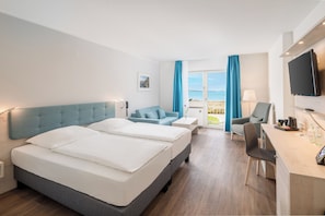 Roupas de cama antialérgicas, cofres nos quartos, escrivaninha