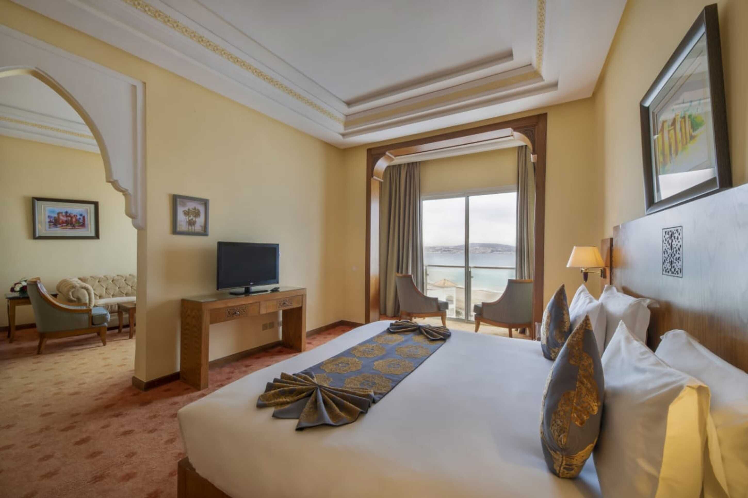 Suite Júnior, vista para o mar | Roupa de alta qualidade, minibar, cofre no quarto, secretária 