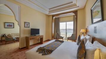 Suite Júnior, vista para o mar | Roupa de alta qualidade, minibar, cofre no quarto, secretária