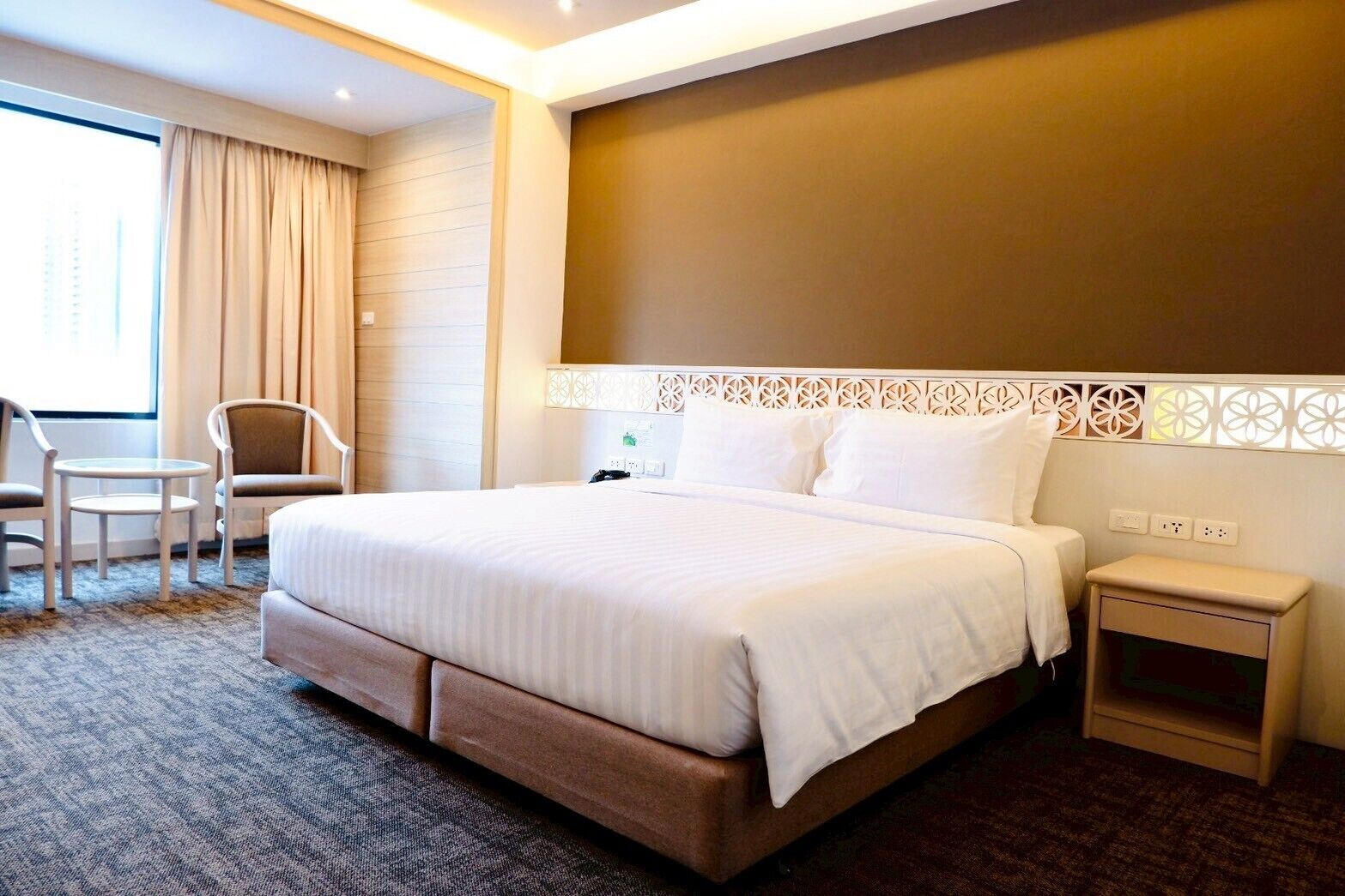 Grand Deluxe Room | Cofre no quarto, secretária, cortinas/cortinados opacos 