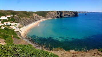 Perto da praia, praia de areia branca 