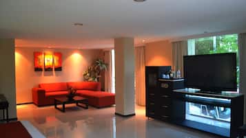 Suite (Master) | Roupa de alta qualidade, cofre no quarto, secretária