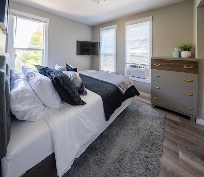 The Sophisticated Apartment- 2 Bedroom Apartment Unit In Downtown Sioux Falls - Sioux Falls, SD