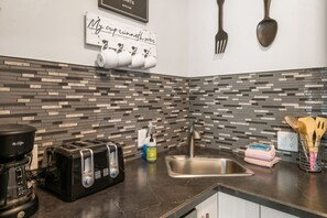 Casa | Cozinha privada | Geladeira grande, micro-ondas, fogão, cooktop