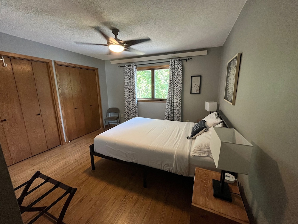Relaxing, Family Friendly 4 Bedroom Lake Home - Alexandria, MN