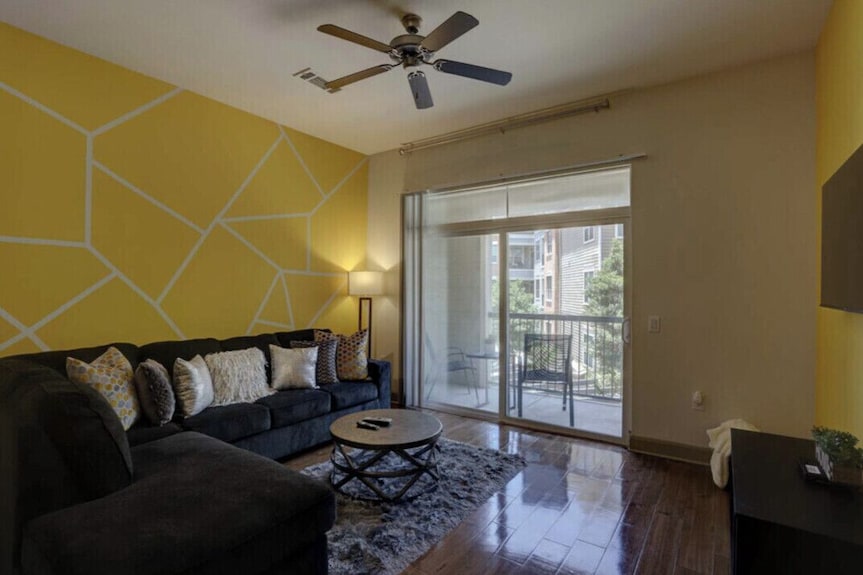 Luxury 2bd W/ Pool. 5 Min Walk To Nrg Stadium. 10 Min Dr To Downtown Houston!! - South Park - Houston