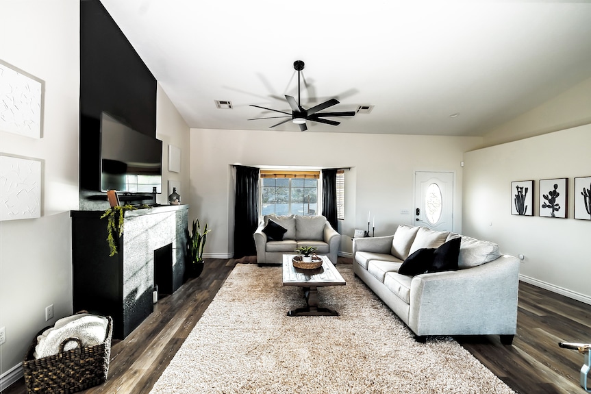 Art Haus Hot Tub Game Room Desert Views - Joshua Tree National Park