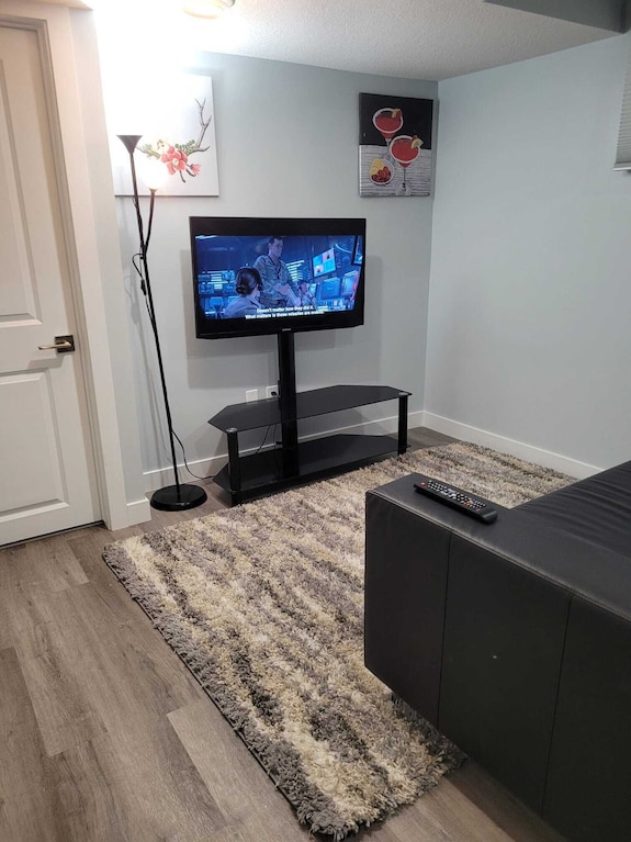 Cozy 2 Bedroom Guest Suite With Private Entrance - Alberta