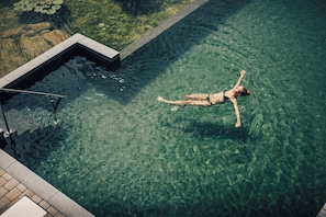 Piscina interior, piscina exterior, da(s) 8:00 à(s) 20:00, guarda-sóis