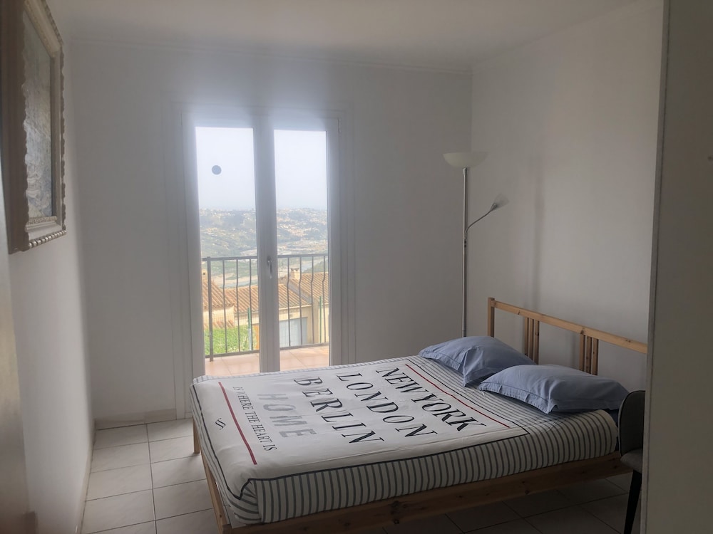 Au Centre De La Côte D’azur Villa Familiale Avec Piscine Au Calme - Vence