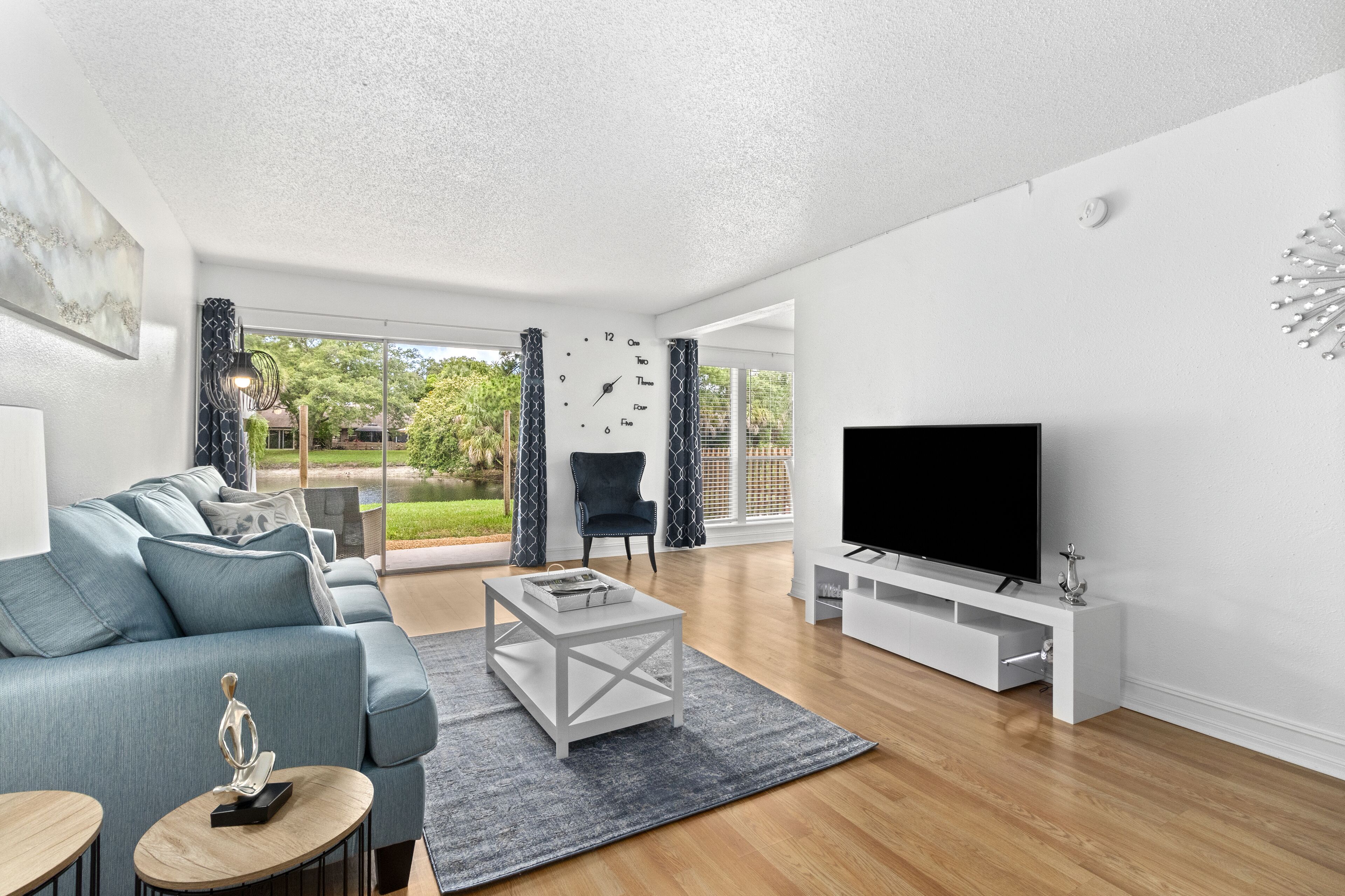 Lake View 1br Condo , Heated Pool Near Siesta - Sarasota, FL