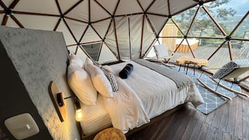 Quarto Duplo Superior | Roupa de alta qualidade, minibar, roupa de cama fornecida