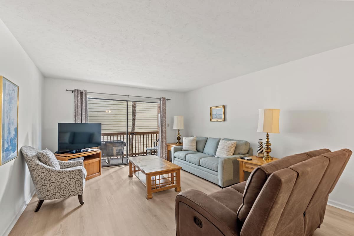 Condo, 2 Bedrooms, Partial Ocean View (I #207) | Área de estar