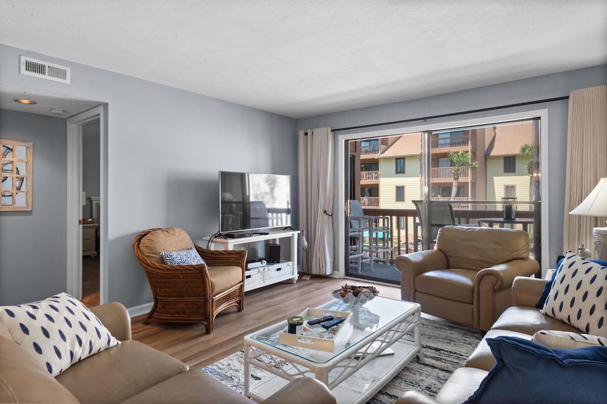 Condo, 2 Bedrooms, Partial Ocean View (II #205) | Área de estar