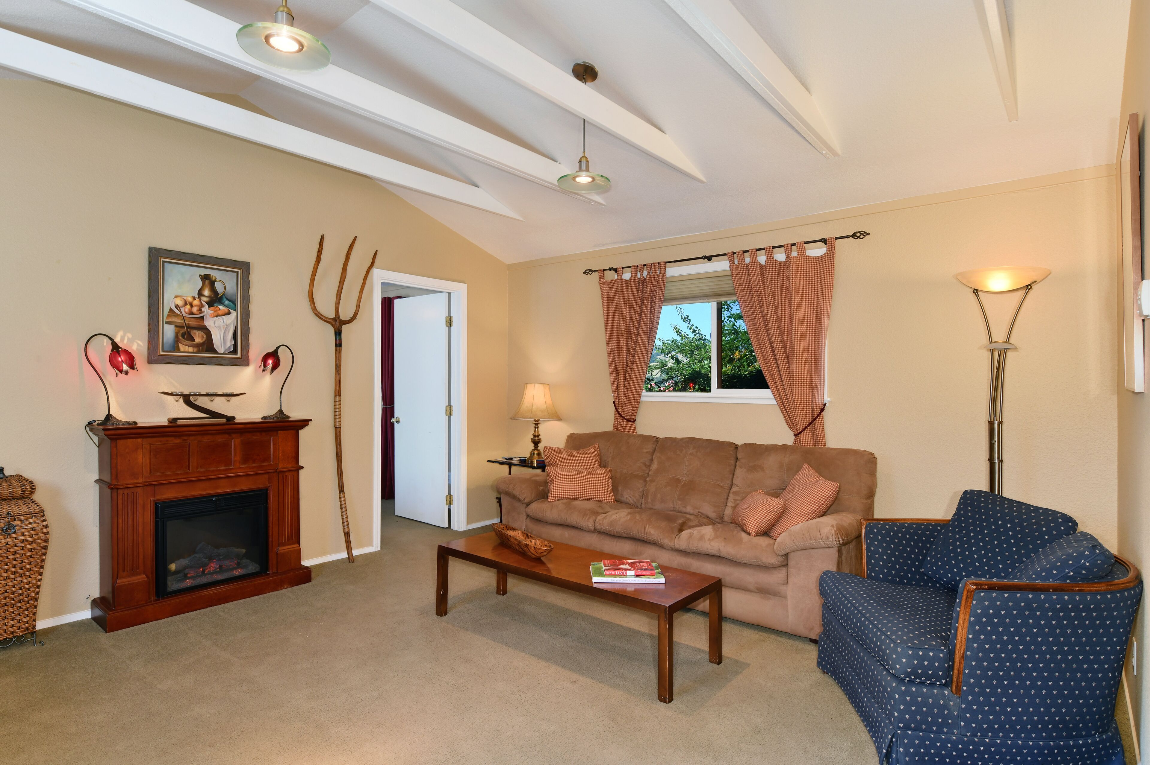 Country Cottage On A Beautiful Winecountry Vineyard - Cloverdale, CA