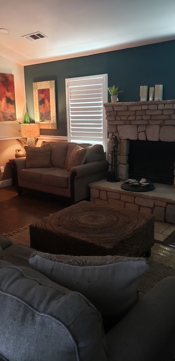 Colorful 2-bdr, 2-bth Unique Serenity. - Modesto, CA